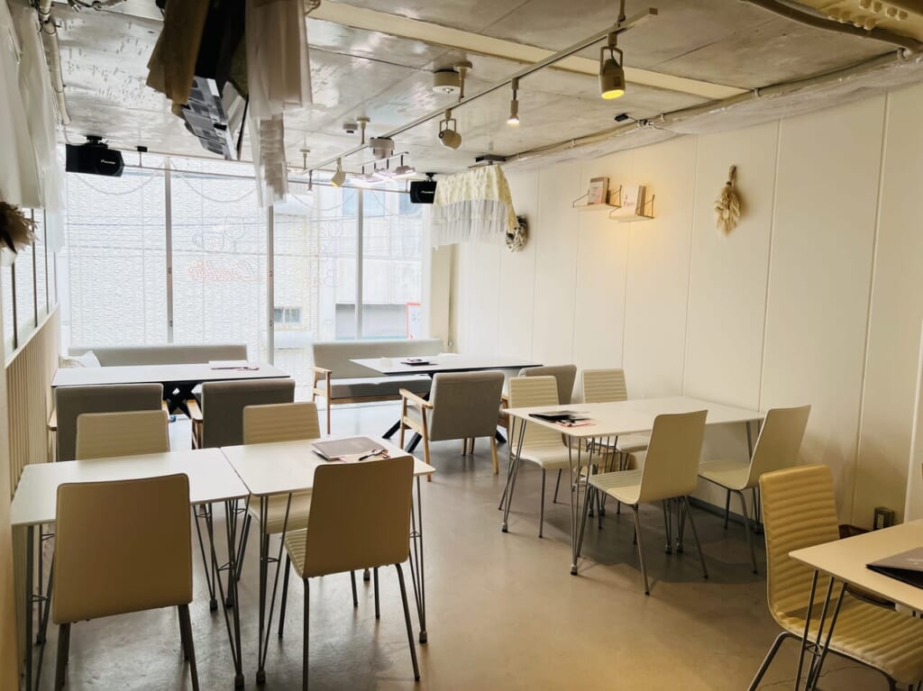 【高知市】ガーリーでかわいいお店「Cafe&Bar Ludic」がはりまや町に1月30日オープン！夜は本格的なバーに変身！ | 号外NET 高知市