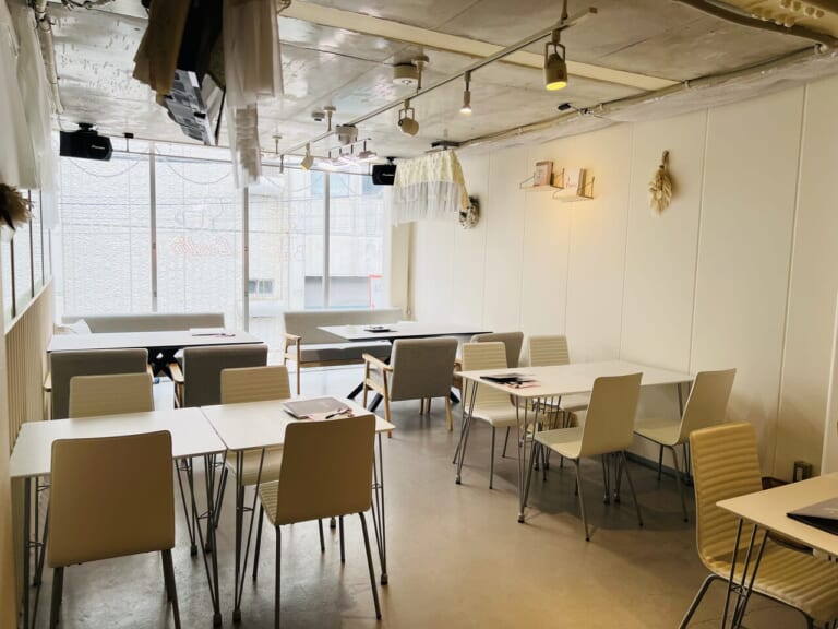 【高知市】ガーリーでかわいいお店「Cafe&Bar Ludic」がはりまや町に1月30日オープン！夜は本格的なバーに変身！ | 号外NET 高知市